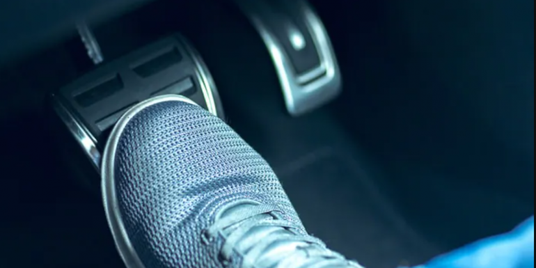 How to Brake Smoothly and Correctly | Online Driving Lesson Connecticut